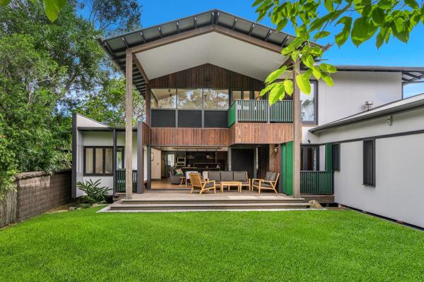 Belongil Laneway - Byron Bay
