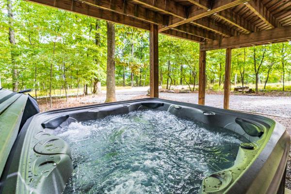 Modern W Fire Pit Deck, Grill & Hot Tub - Fort Frederick State Park, Big Pool