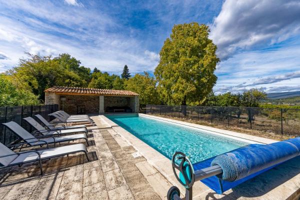 Villa Spacieuse Avec Jardin à Saignon - Rustrel
