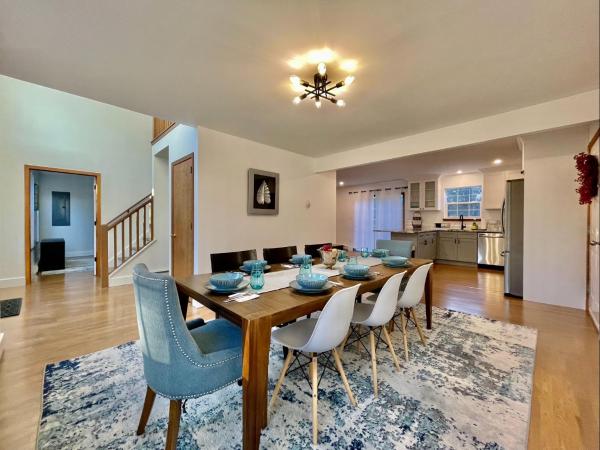 Modern Poconos Home, Game Room, Pool, Waterparks - Jim Thorpe, PA