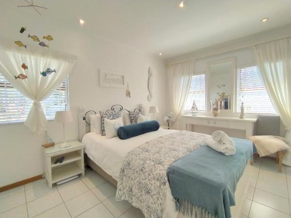 Villa Mintos - 4 Bed 3 Bath, Pool, 750m To Robberg 5 Beach - South Africa