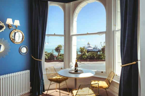 Pier Reflections - Seafront Apartment - Eastbourne