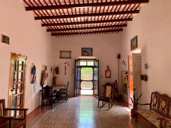 Surrounded By Cenotes, Mayan Sites And Haciendas - 坎佩切州
