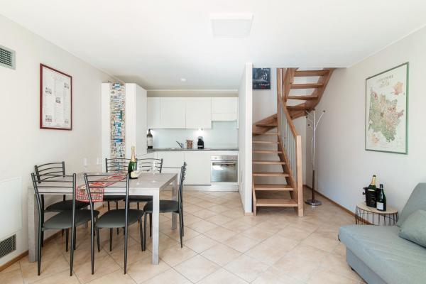 Grape Attic 72 - The House Of Travelers - Como