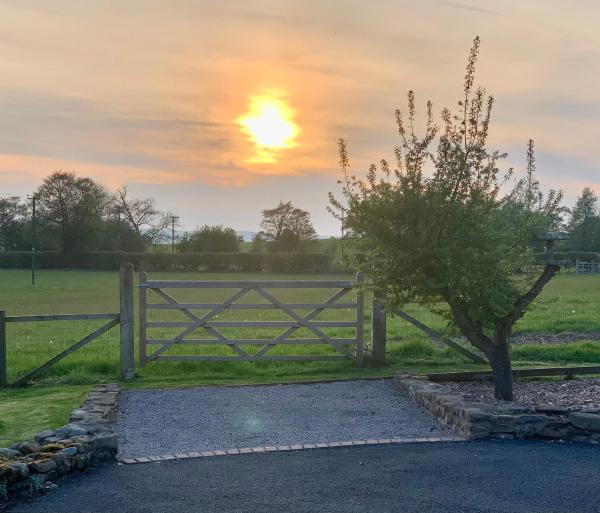 Sunset View One Bedroom Luxury Cottage In An Idyllic Setting - Kirkby Lonsdale
