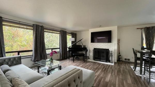 Spacious, Cheerful, Modern Home 5 Br, 3ba, 2kit - Shoreline