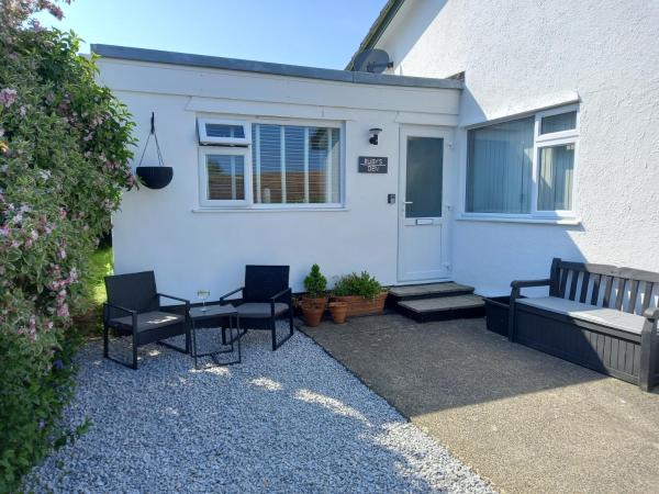 Ruby's Den - Hayle