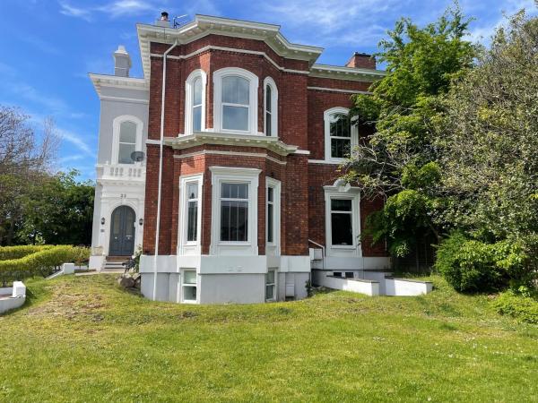 Beach House 3 Bed Penthouse Apartment - Southport