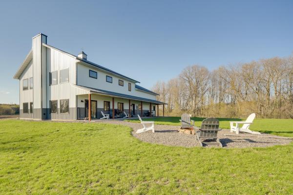 Large Home With Land In Prairie Farm! - Wisconsin