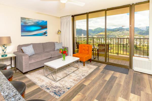 Panoramic Mountain View Condo With Free Parking! - Honolulu