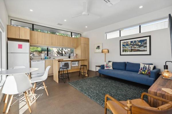 Unique Design 1-bedroom Apartment - 80 Walkscore! - Phoenix, AZ