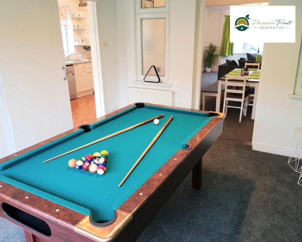 3 Bedroom 2 Bath House By Passionfruitproperties Near Coventry City Centre - Free Wi-fi, Pool Table And Garden - Mac - Warwick Arts Centre