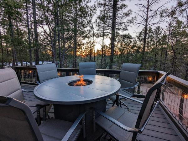 Pinetop Getaway W Sunset Deck & Fire Pit Table - Pinetop-Lakeside, AZ