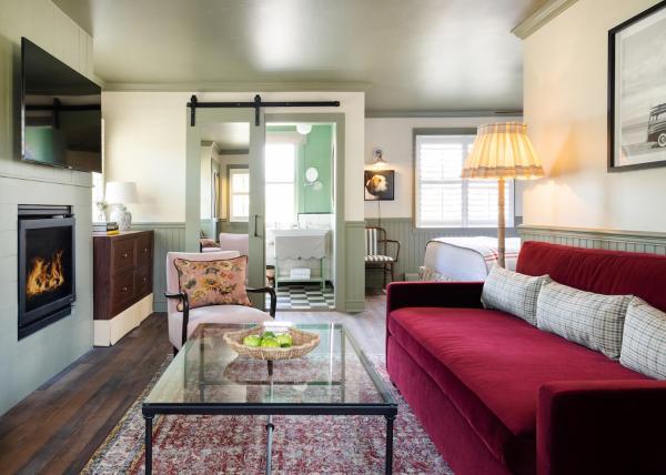 Le Petit Pali At Ocean Ave - Carmel-by-the-Sea, CA