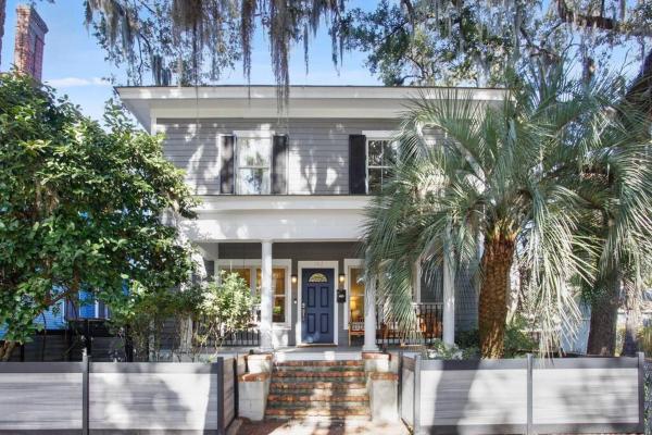 Starland Town House, Walk To The Park - Savannah, GA