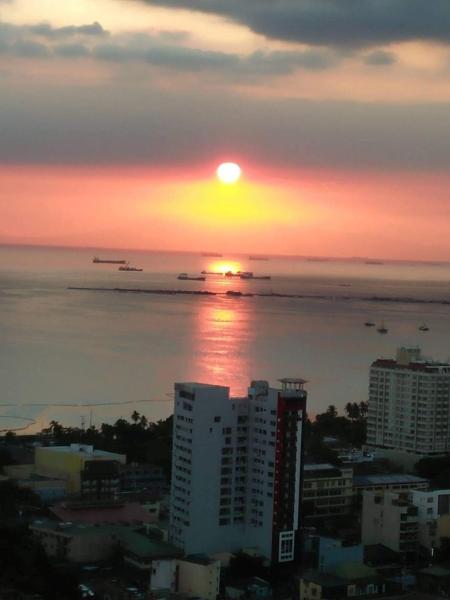 The Scenic: Comfortable Living By Awsom Phil - Manila