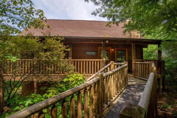 Er244 - Black Hawk Hideaway Cabin - Pigeon Forge, TN