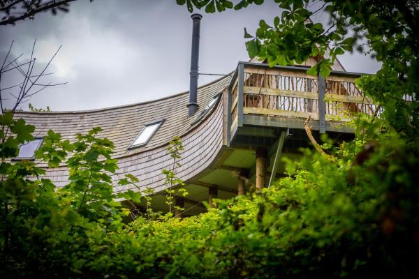 Skapya Treehouse With Private Hot Tub . - Helston
