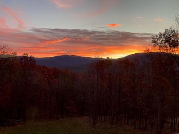 Roundhead_mountain_lodge - Stanley, VA