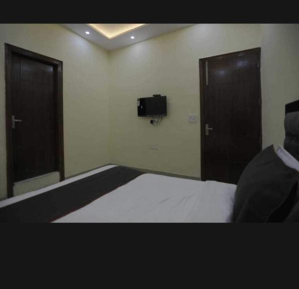 Hotel O Town Palace - Faridabad
