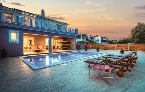 4 Bedroom Stunning Home In Pula - Pula