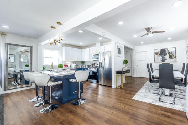 Luxury Villa With Hot Tub! Minutes To Beach & Bars - Long Beach, CA