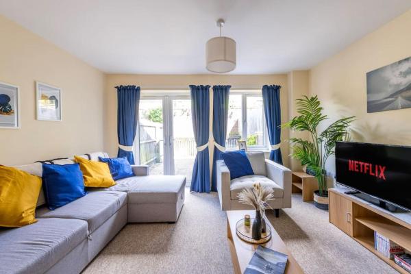 Luxury 3 Bed House, 8 People, With Street Parking! - Filton