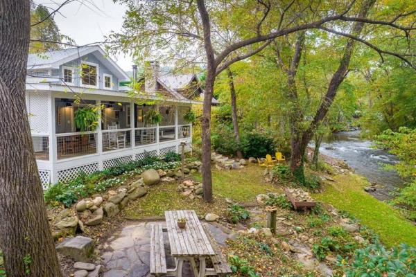 Creekside Quarters - Modern Farmhouse With Deep Creek Your Backyard Oasis - Bryson City, NC