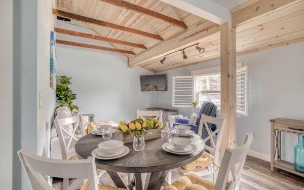 Driftwood - Meredith Lodging - Rockaway Beach, OR