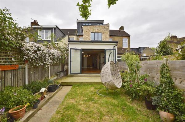 Contemporary 3 Bed House With Spacious Garden Close To Stratford & Canary Wharf - Bromley