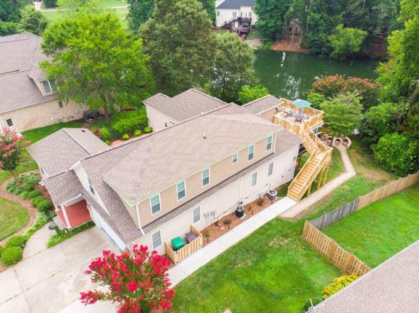 The Sky Deck 2 Bed 2 Bath With Lr, Dr, Kitchen, Laundry & Deck - High Point, NC