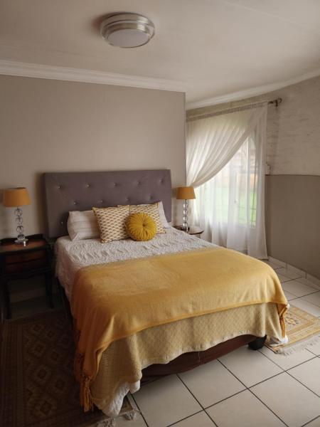 Guesthouse 71 Chalet 1 Bedroom - Boksburg