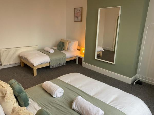 Overhill 3 Bedroom Flat 5 Beds, Free Parking, Ideal For Contractors - Gateshead