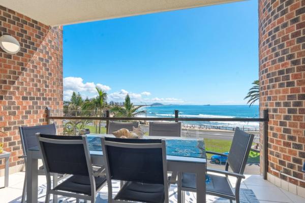 2 Bedrooms 2 Baths With Balcony And Ocean Views, Across From Ocean - Alexandra Headland