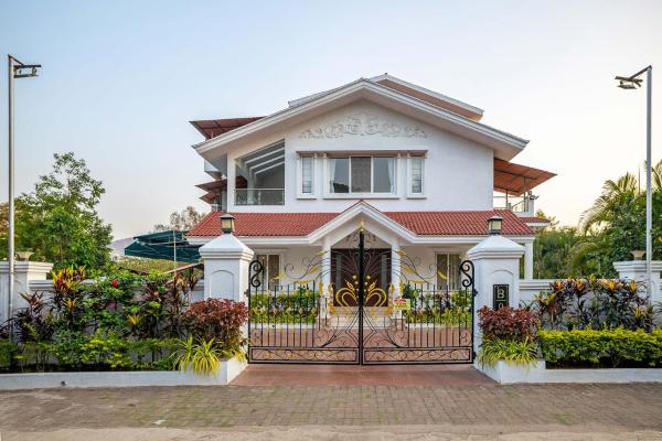 Casa Serenity By Stayvista - Relax With A Pool, Lawn, And Inviting Jacuzzi - Lonavla