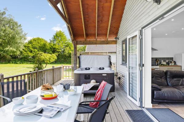 Woodpecker Lodge, Redlake Farm Nr Glastonbury - United Kingdom