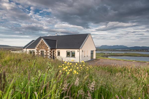 Captain's Rest With Hot Tub And Sauna - Skye