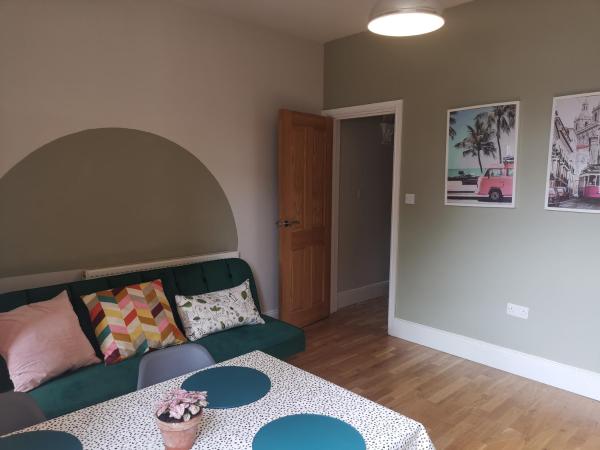 New Derby Pride Park Arena Moorways 4 Bedrooms 7 Beds -Spacious Contractors Or Group -Free Parking - Derby, UK