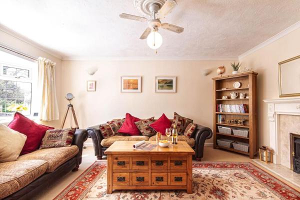 Tranquil 4 Bed Bungalow, Large Garden, Plenty Of Parking - Penzance