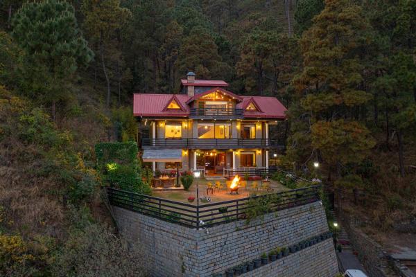 Secluded, 5 Bedroom Villa With Open Deck And Scenic Views - Kasauli