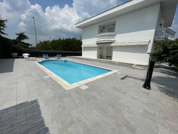 White House - Saronno