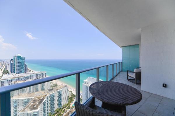Iconic Ocean View - In This Stunning Condo - North Miami, FL