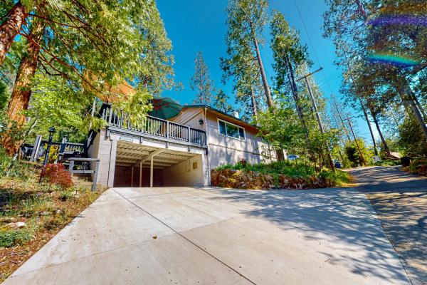 Casa De La Montaña - Bass Lake, CA