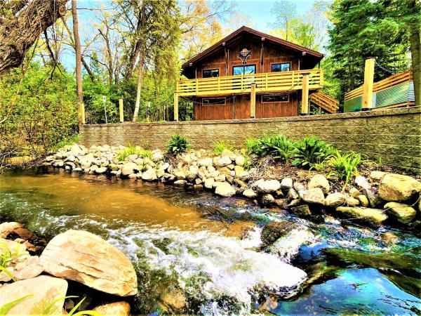 Exclusive 2 Chalet Stay-hottub-fireplace-beachside - Traverse City, MI