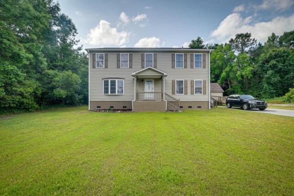 Group-friendly Myrtle Beach House W/ Deck - Surfside Beach, SC