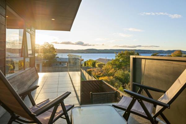 Taupo Escape - Rainbow Point Holiday Home - 陶波