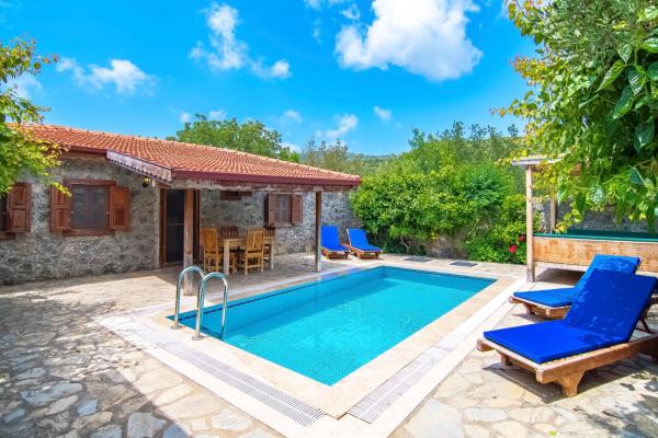 Tek Katlı Havuzu Korunaklı Villa - Çalış Beach