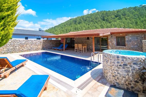 2+1 İç Ve Dış Jakuzili Villa - Çalış Beach