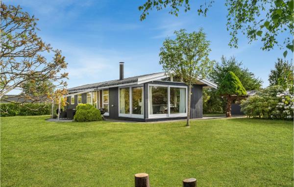 Beautiful Home In Dronningmølle - Gilleleje