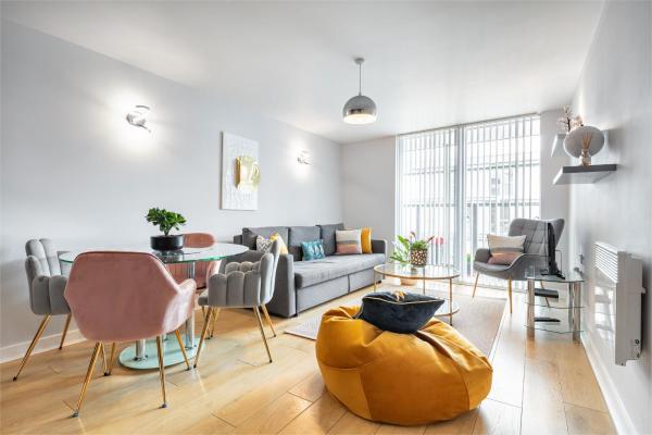 Stunning Apartment With Underground Parking! - Colindale - London